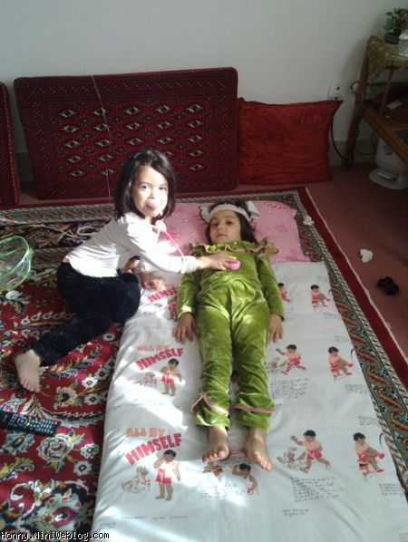 نازنین زهرا عسل مامان وبابا دکتر بازی
